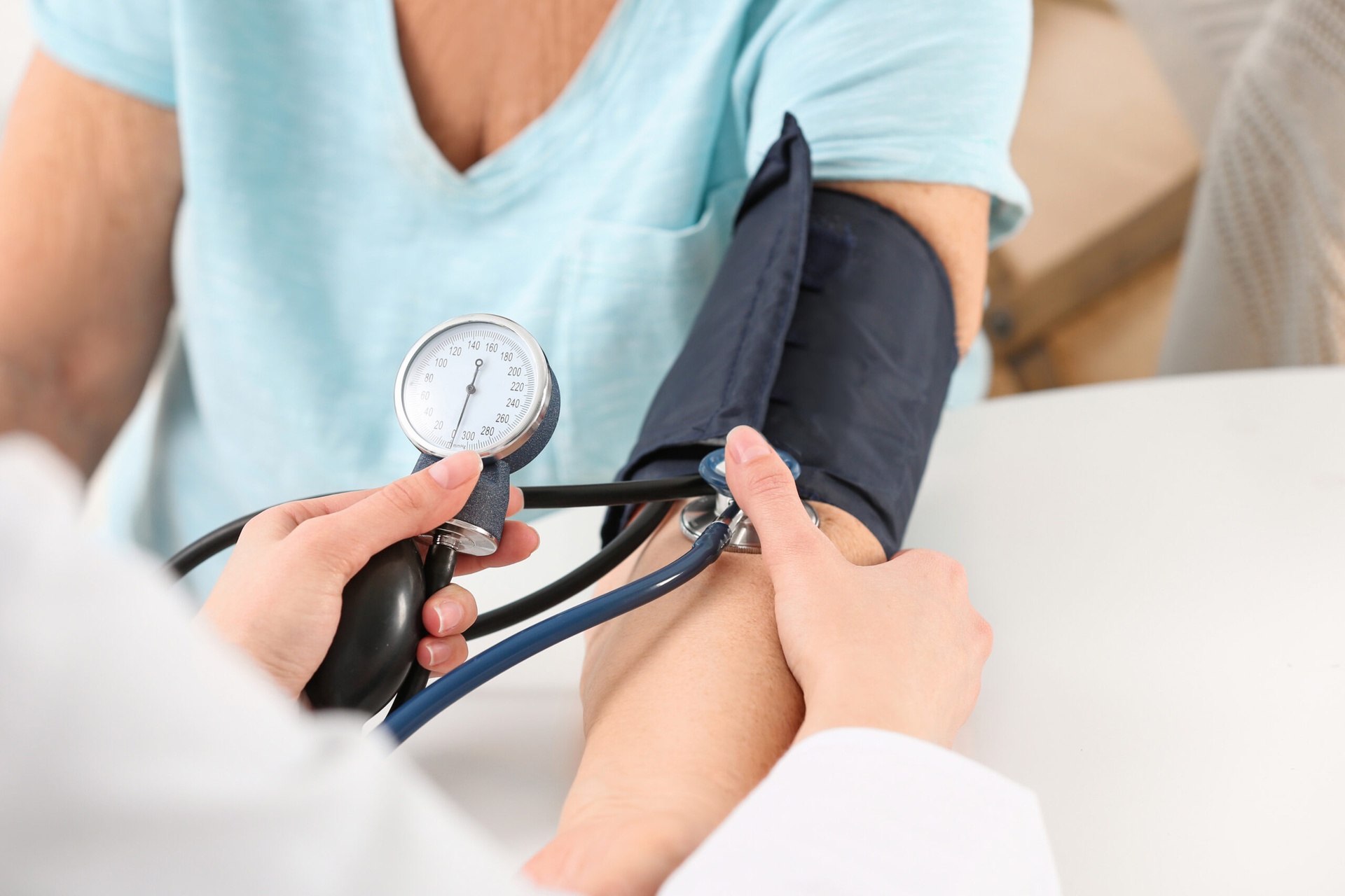 Jak naturalnie obniżyć ciśnienie krwi? 5 skutecznych metod bez leków